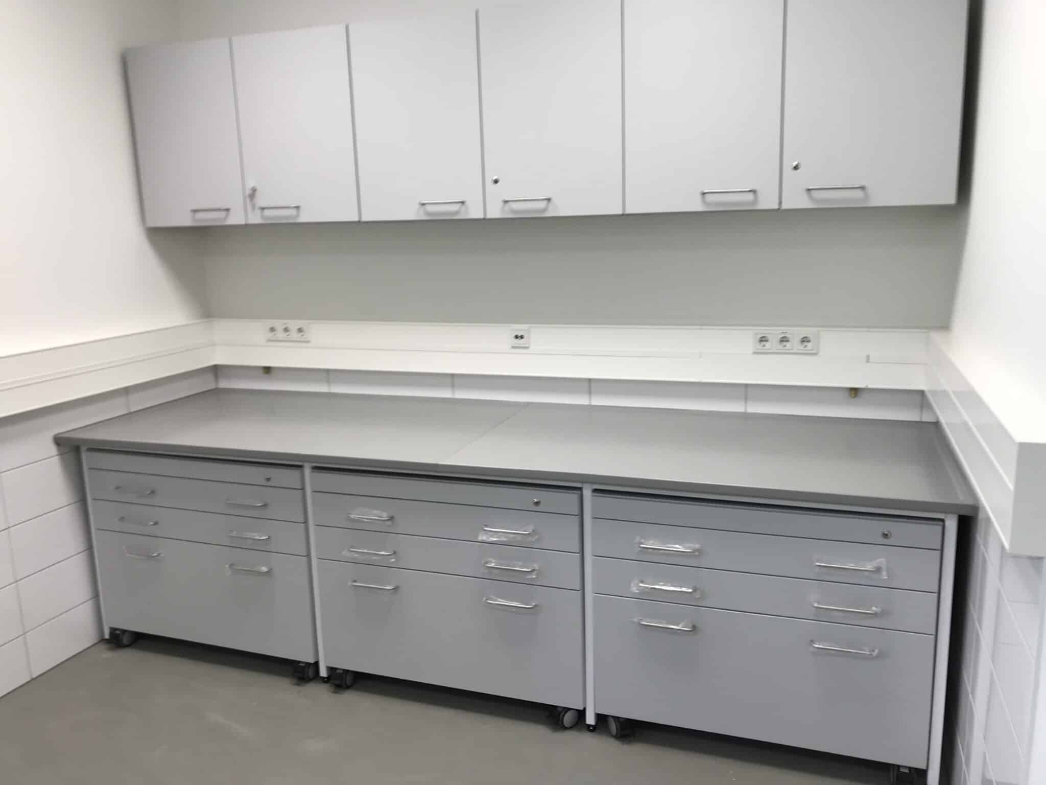 Labortische kaufen » Jetzt Labortisch individuell gestalten!